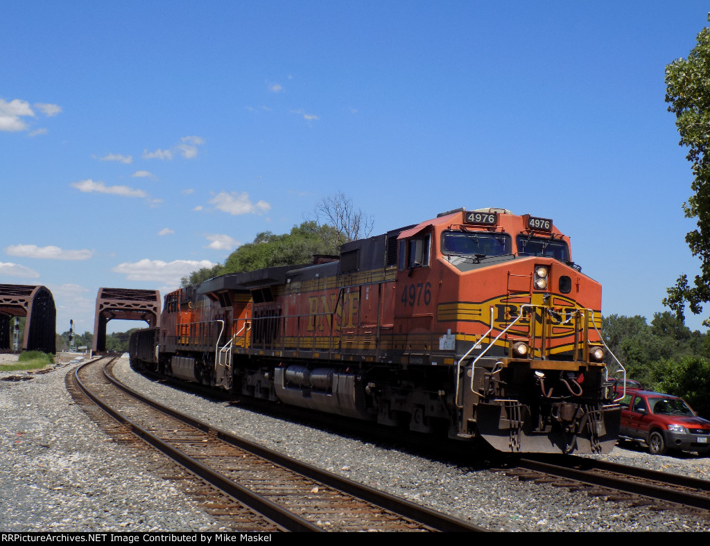BNSF 4976